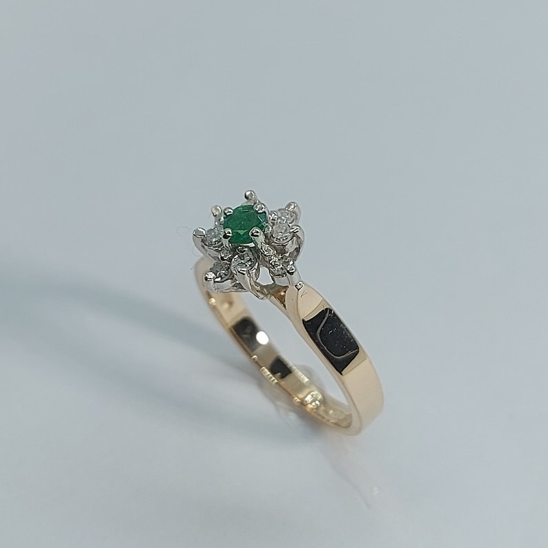 Anillo con halo de esmeralda: anillo de oro amarillo de 14 k con ...