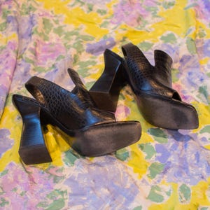 Céline Paris by Phoebe Philo Black Croc-embossed Leather Open Squared ...