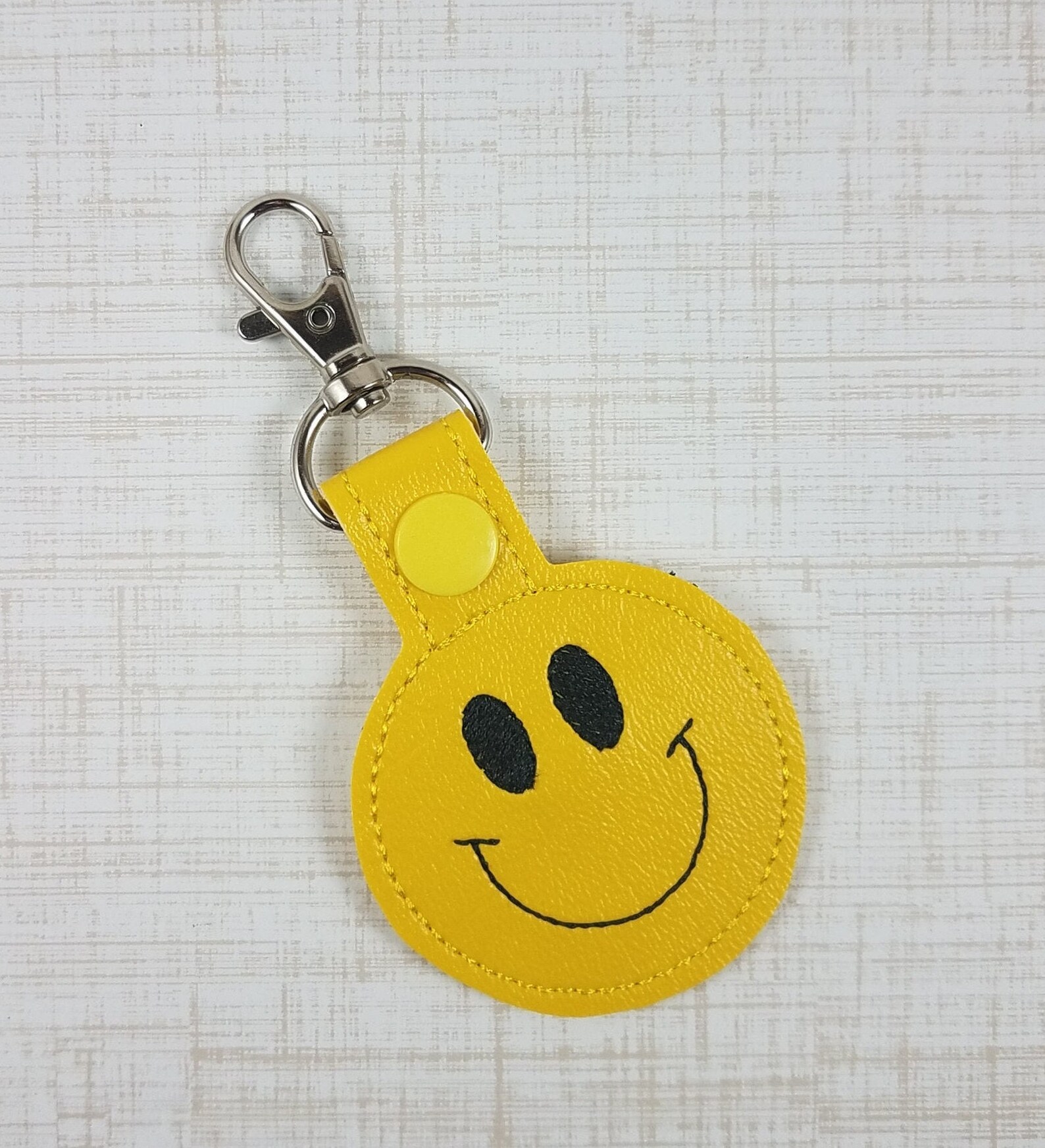 Happy Face Key Chain, Happy Face Emote, Smiley Face Keychain, Happy ...