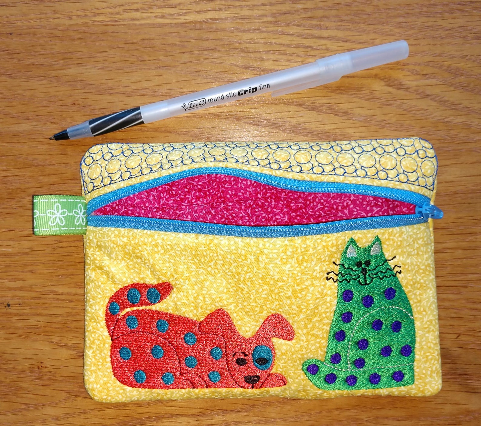 ITH Funky Cat and Dog Zipper Bag, Fully Lined - in the Hoop Zipper Bag ...