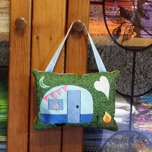 ITH Tiny Camper Mug Rug, Vintage Camper Mug Rug, in the Hoop Camper ...