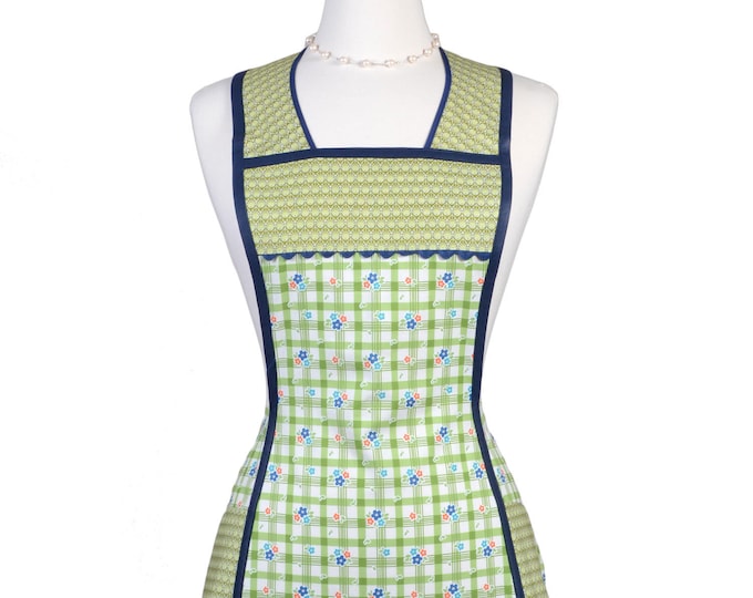 Vintage Large Pocket Women's Apron With PLUS SIZE Option in Green and ...