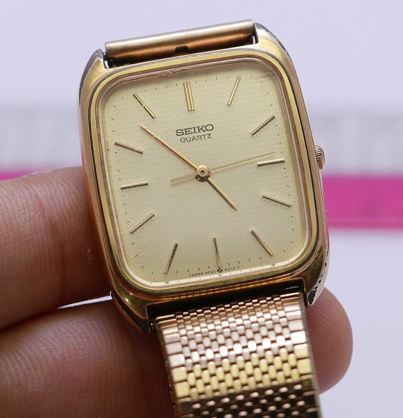 Vintage Seiko Year 1986 9021 517F Textured Dial Men Quartz Watch Japan Cushion Shape 33mm - Etsy
