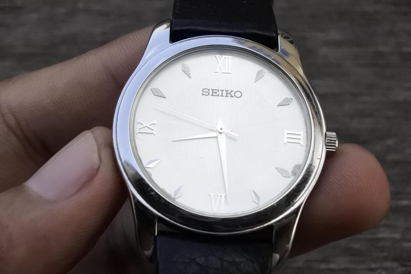 Vintage Seiko 7N01 0DE0 White Dial Men Quartz Watch Japan Round Shape ...