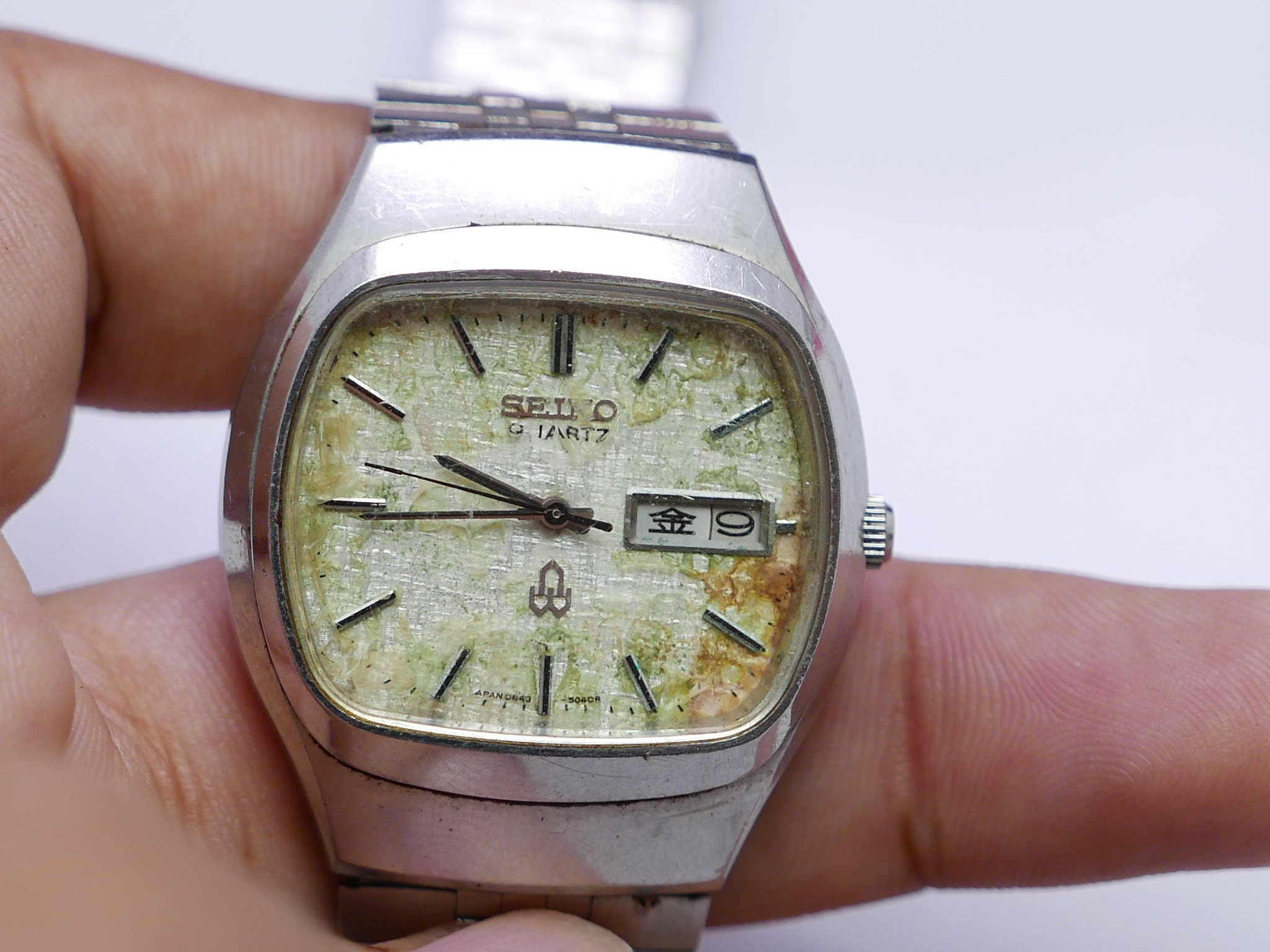 Vintage Seiko 0843 5040 Textured Dial Men Quartz Wrist Watch - Etsy