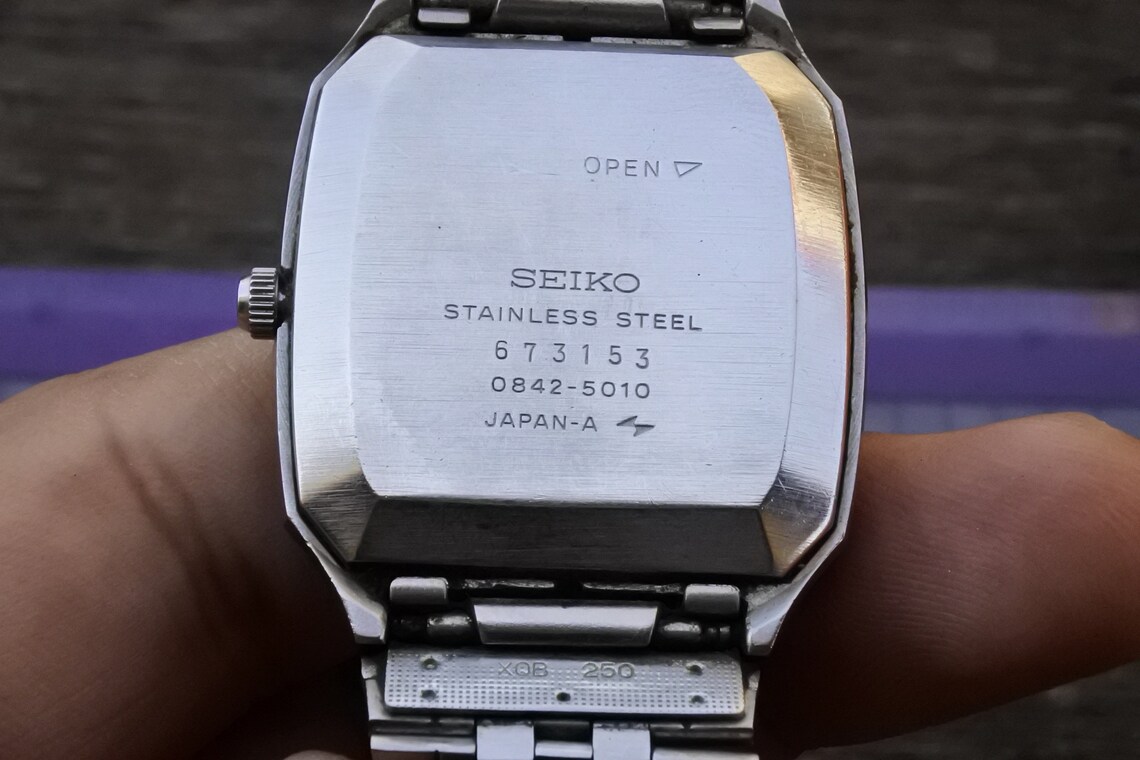 Vintage Seiko 0842 5010 Textured Dial Men Quartz Watch Japan Square ...