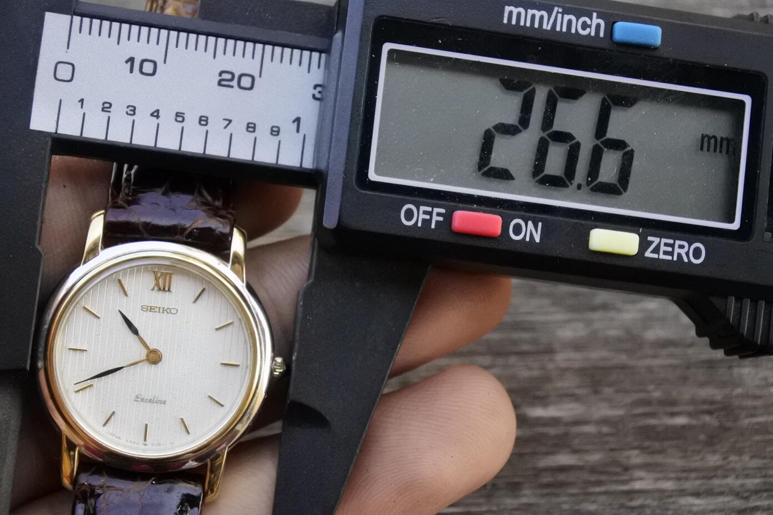 Vintage Seiko 4N20 0092 Textured Dial Lady Quartz Watch Japan Round ...