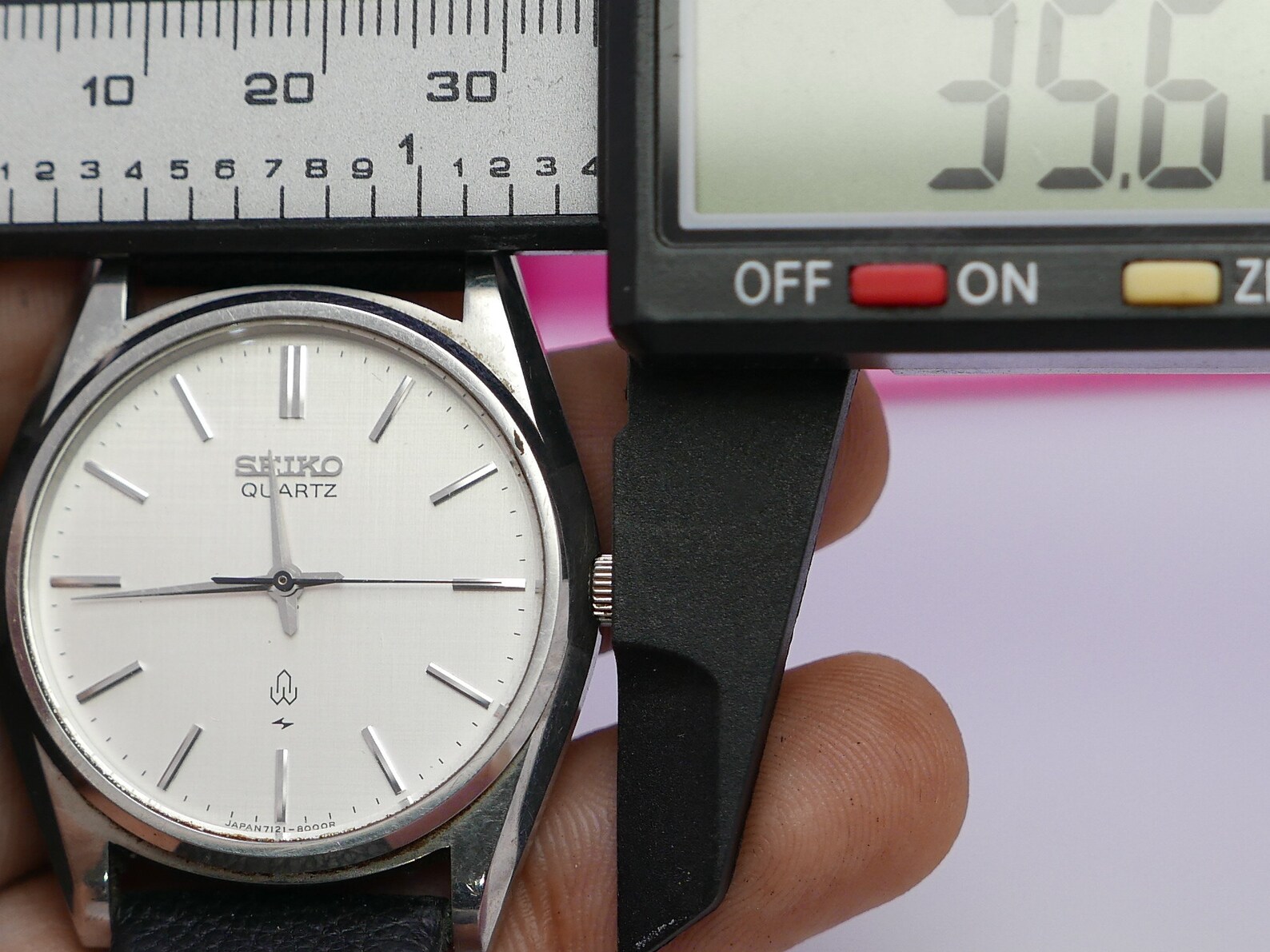 Vintage Seiko 7121 8000 Textured Dial Men Quartz Watch Japan Round ...