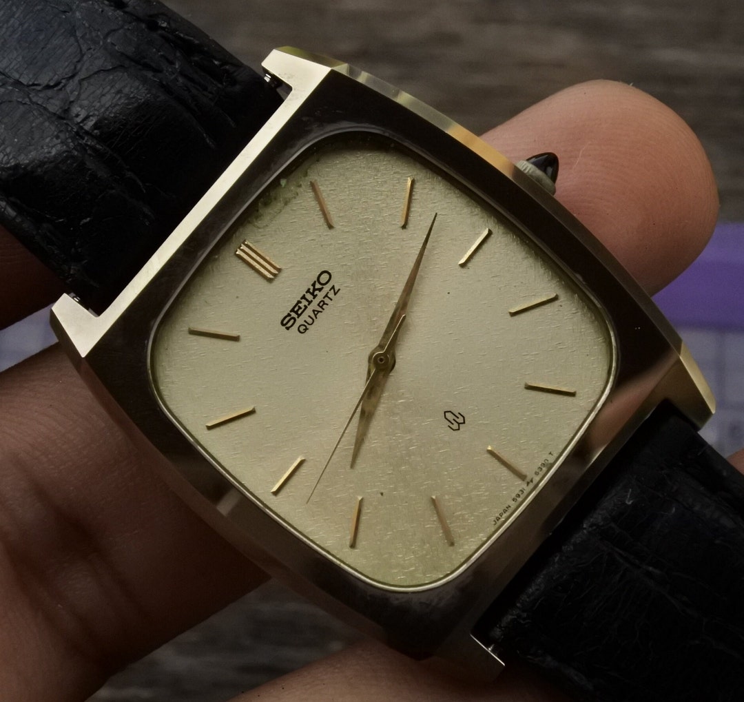 Vintage Seiko NSAG CASE 5931 5340 Yellow Dial Men Quartz Watch Japan ...