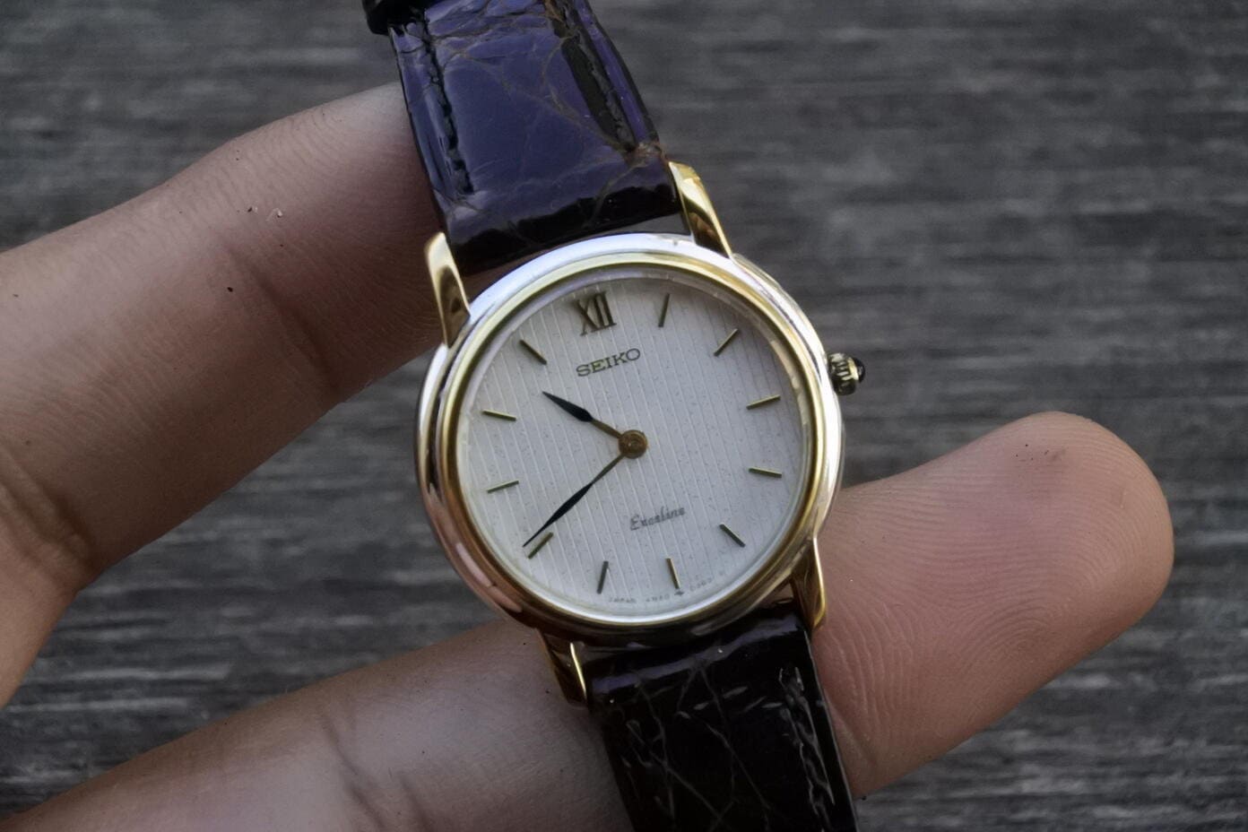 Vintage Seiko 4N20 0092 Textured Dial Lady Quartz Watch Japan Round ...