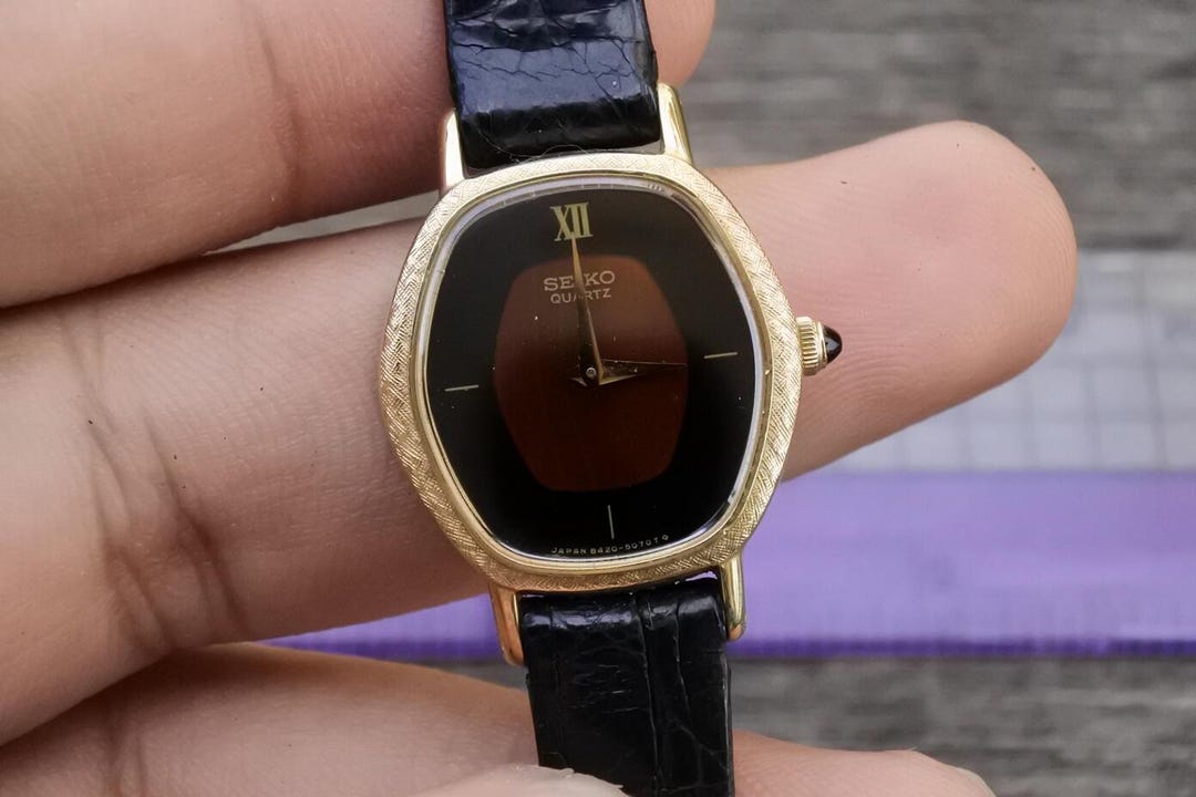 Vintage Seiko Gold Plate 8420 5070 Red Dial Lady Quartz Watch Japan JDM ...