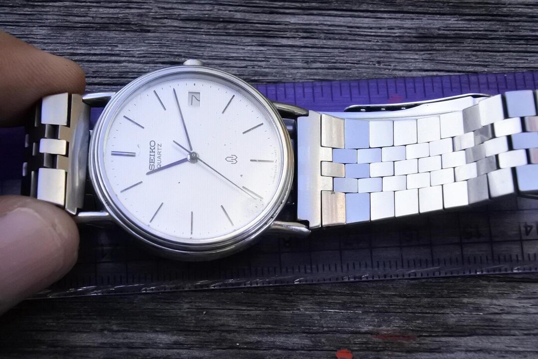 Vintage Seiko 5932 7020 White Dial Men Quartz Watch Japan Round Shape ...