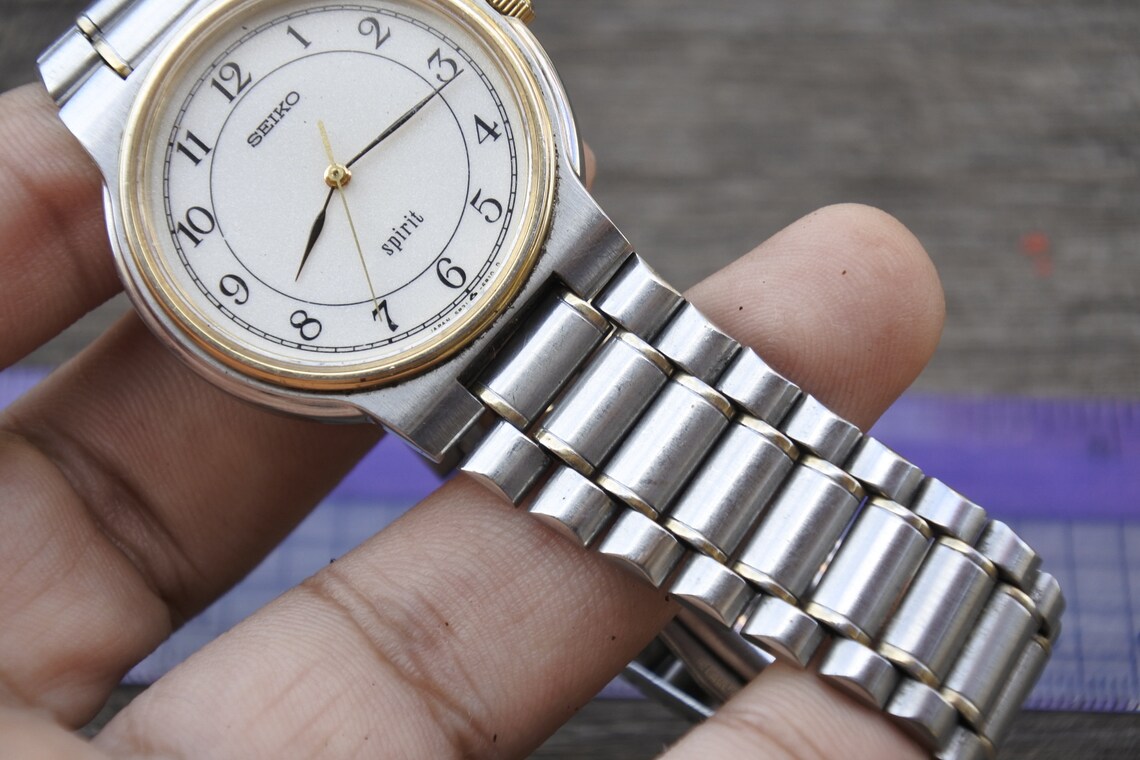 Vintage Seiko Spirit 5P31 6A50 Yellow Dial Men Quartz Wristwatch Japan ...