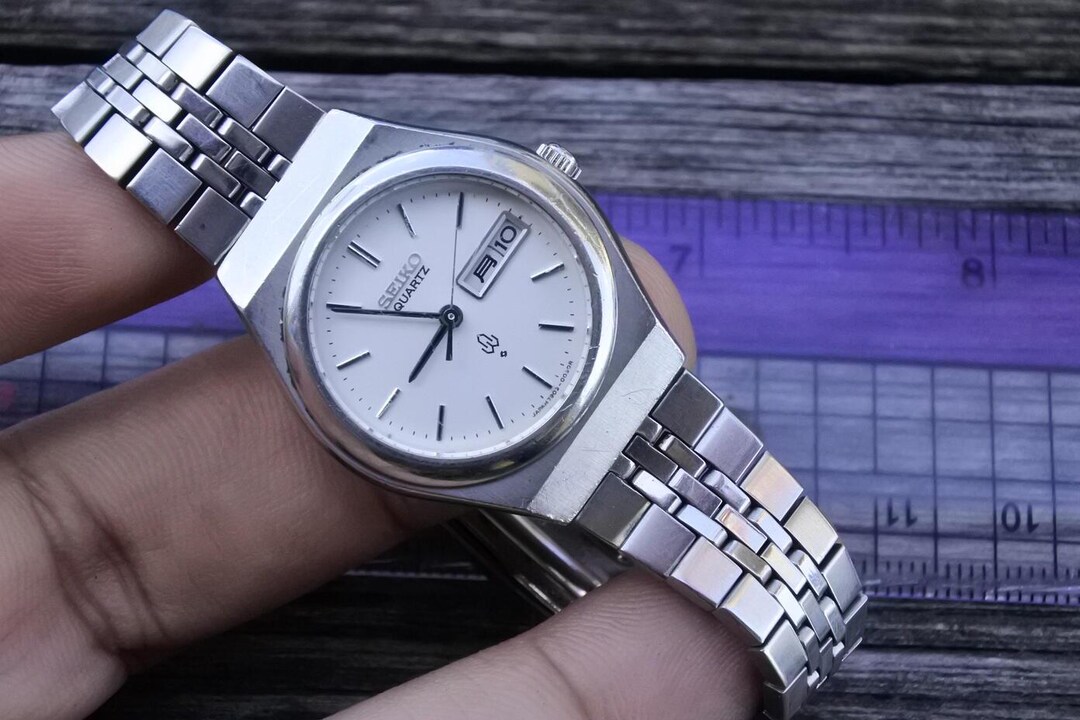 Vintage Seiko 7903 0110 White Dial Lady Quartz Watch Japan Round Shape ...