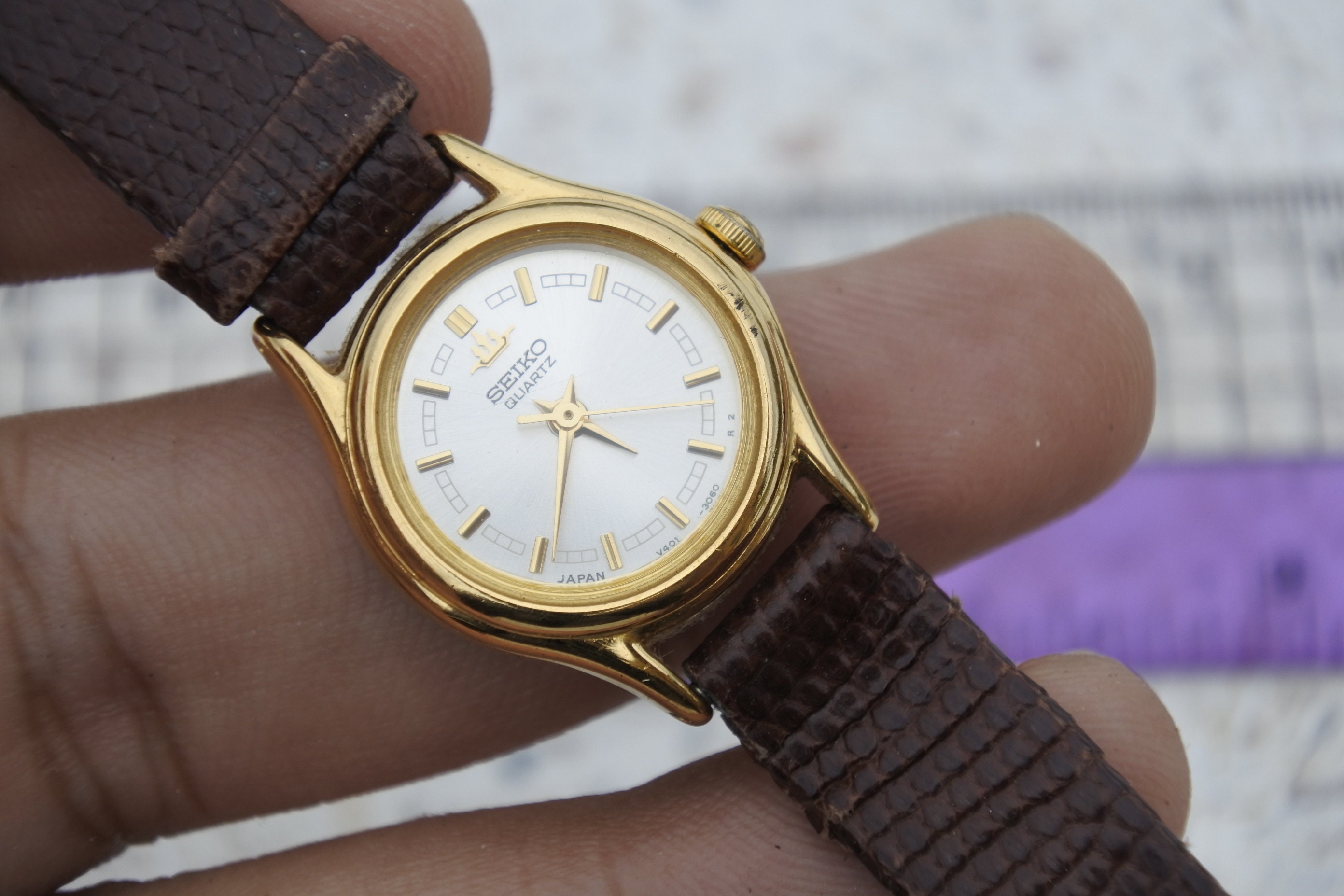 Vintage Seiko Galaxy V401 0920 White Dial Lady Quartz Watch Japan Round ...