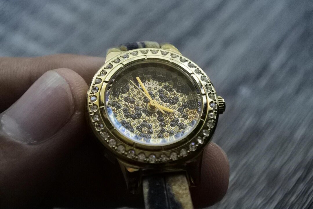 Vintage GUESS 1995 Tiger Style Lady Quartz Watch Japan JDM Round Shape ...