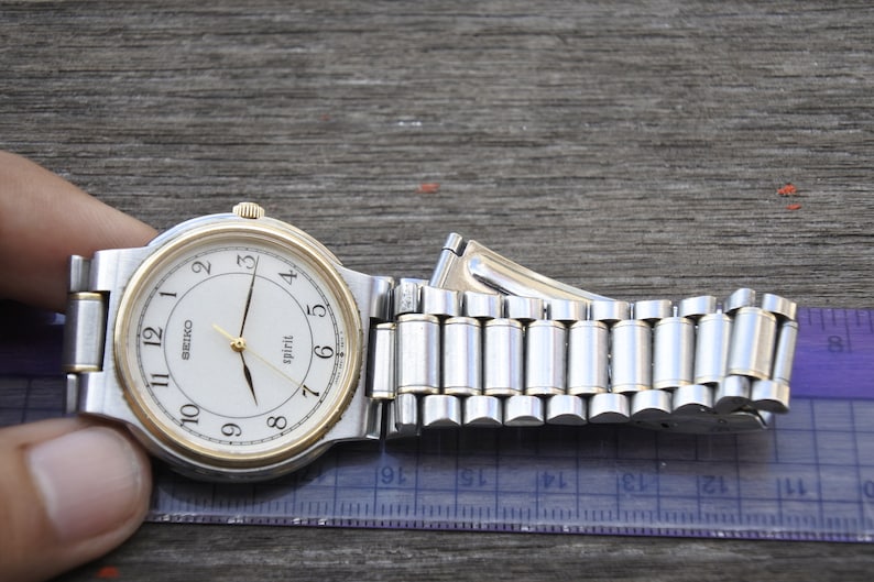 Vintage Seiko Spirit 5P31 6A50 Yellow Dial Men Quartz Wristwatch Japan ...