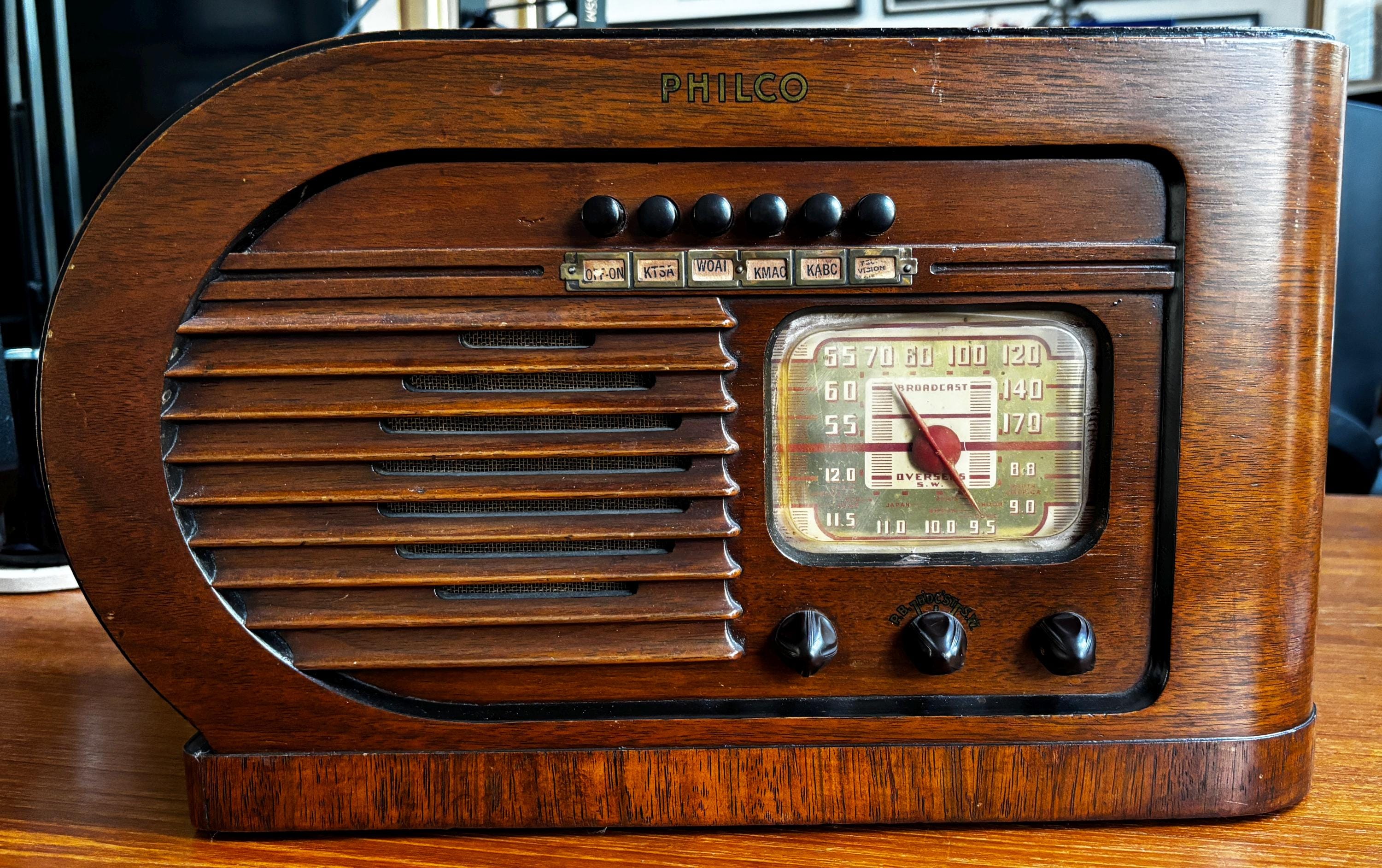 Philco Model 41-231T "bullet" Vintage Table Radio (1940's) AM Radio ...