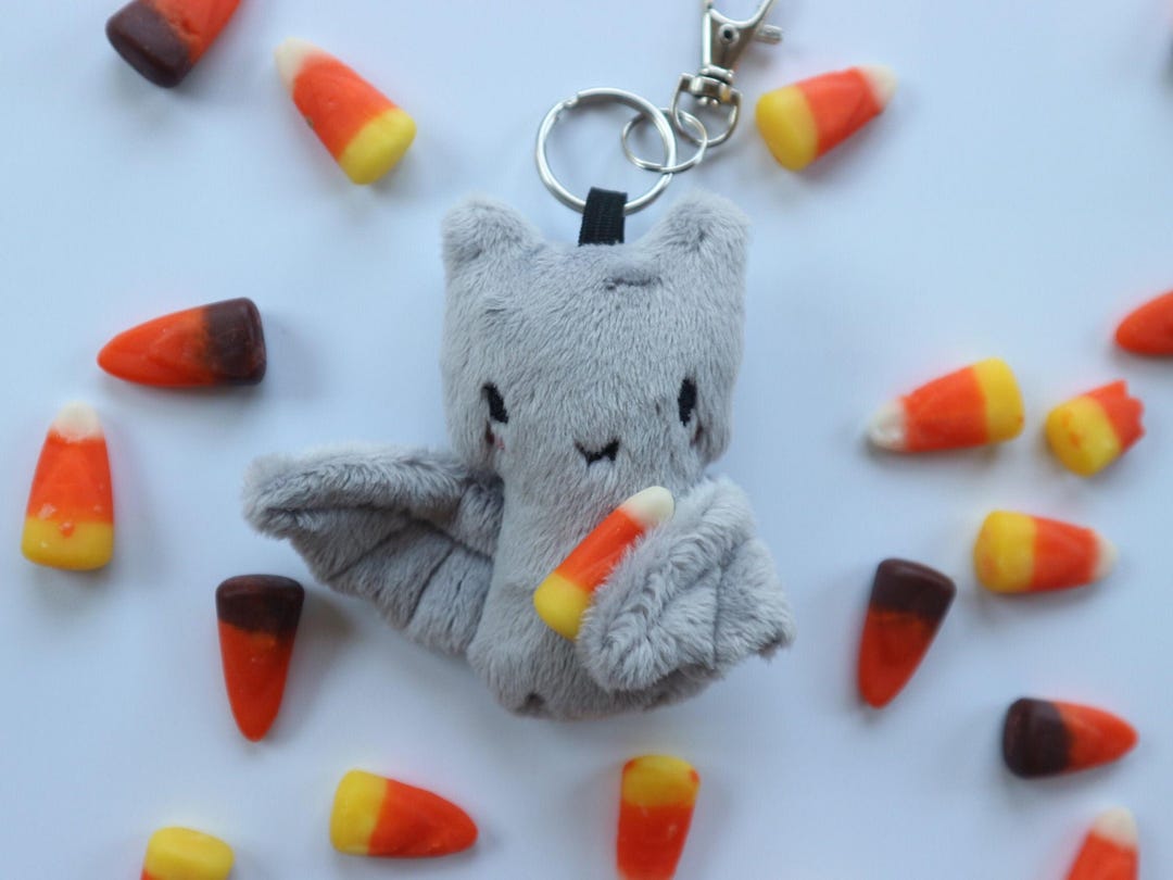 Handmade Mini Bat Plush Keychain: Halloween Decor & Party Favor Bag ...