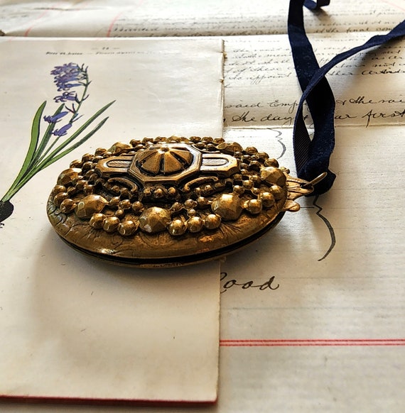 Antique Photo Medallion. Handcrafted Victorian Pendan… - Gem