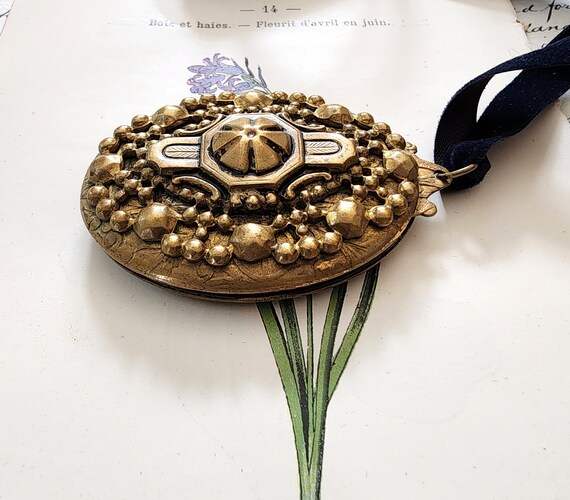 Antique Photo Medallion. Handcrafted Victorian Pendan… - Gem