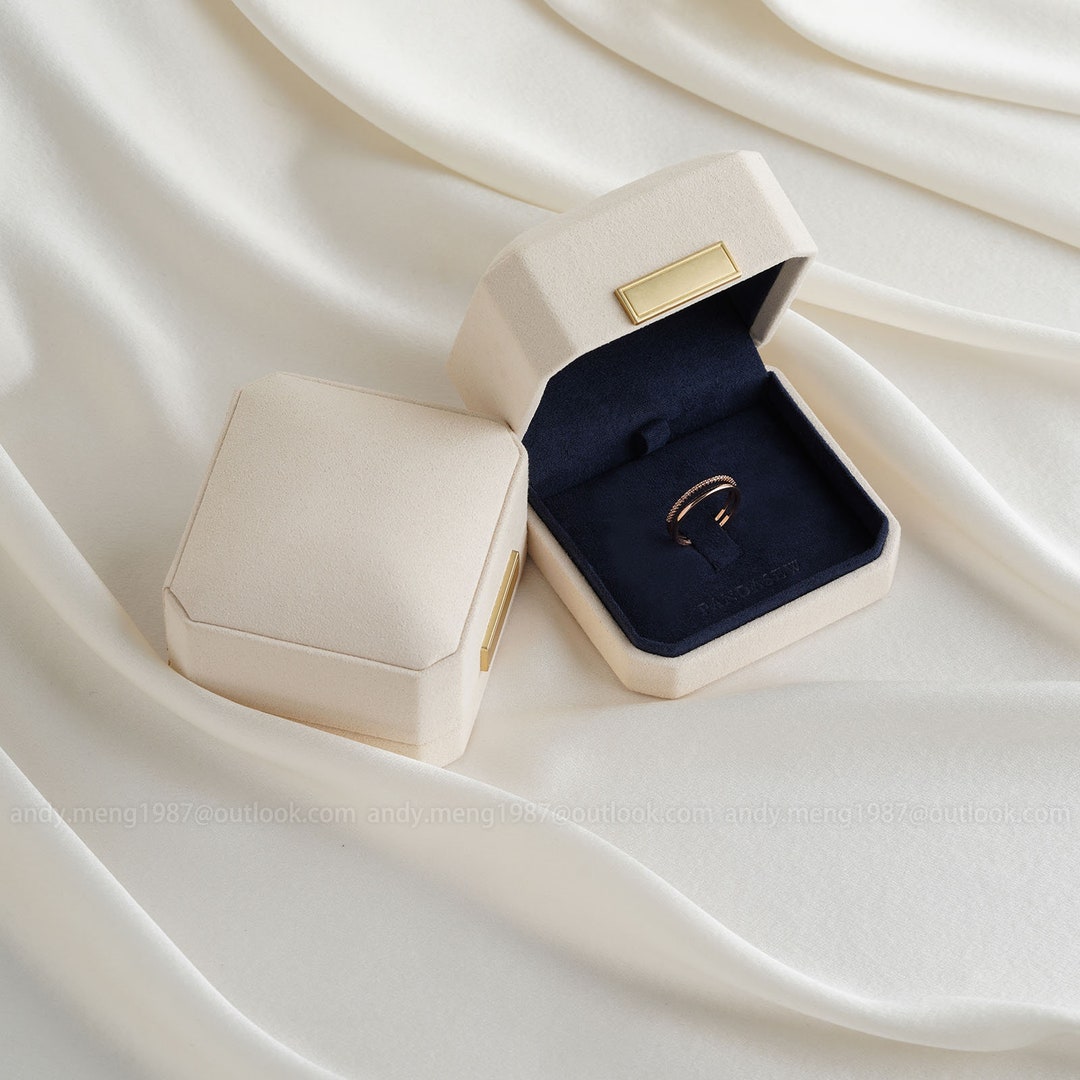 Sample Luxury Microfiber Jewelry Box: Random or Custom Logo - Etsy