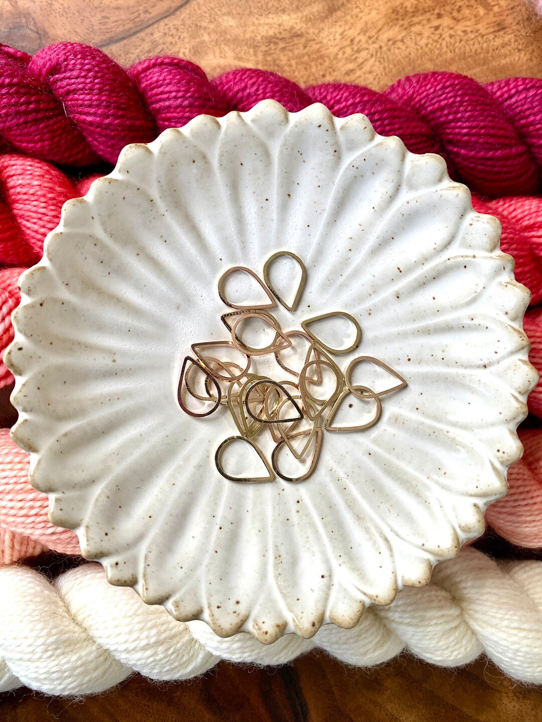 Tear Drop Stitch Markers Set of 10 Medium Gold Fits up to a US 9 Needle ...