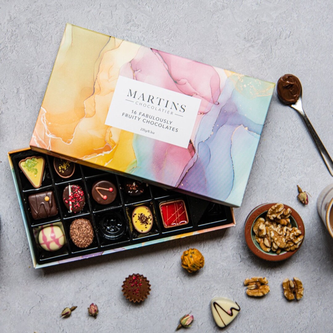 Fruity Chocolate Assortment 16 Box Flavoured Chocolate Gift Box for Him ...