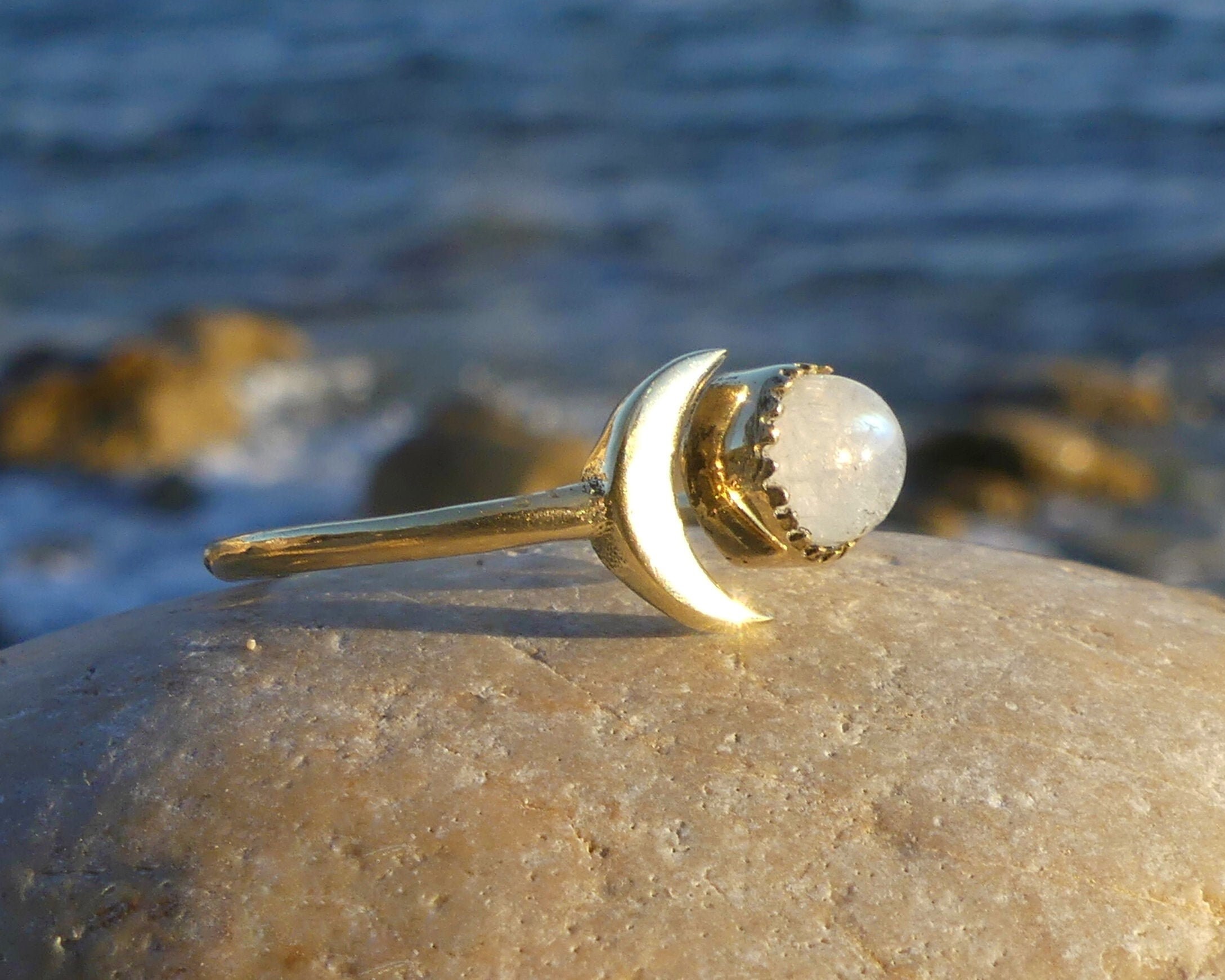 Adjustable moon ring brass ring with moon moon stone ring - Etsy España