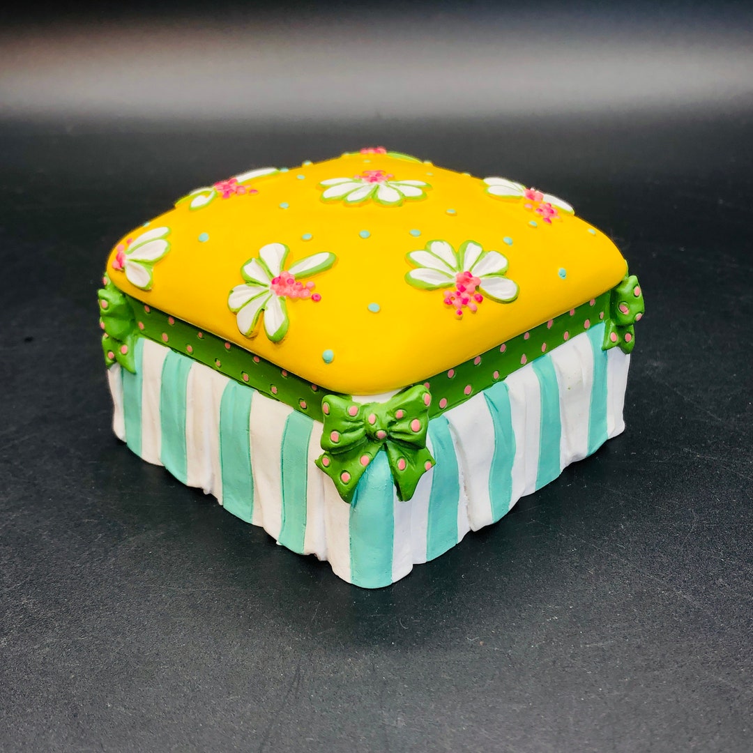 80s Shannon Mcgraw Ottoman Jewelry Box for Two's Company, Daisies ...