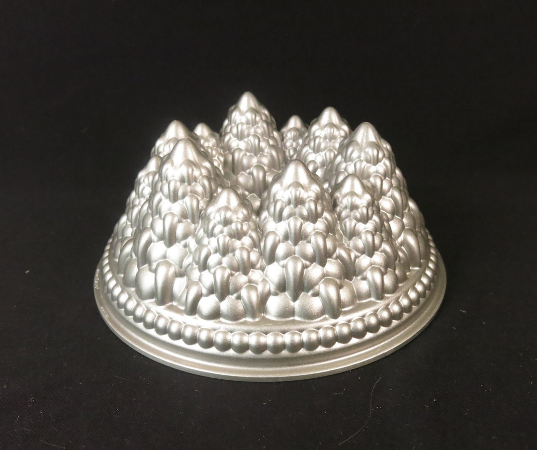 Nordic Ware Holiday Tree Bundt Pan - Etsy