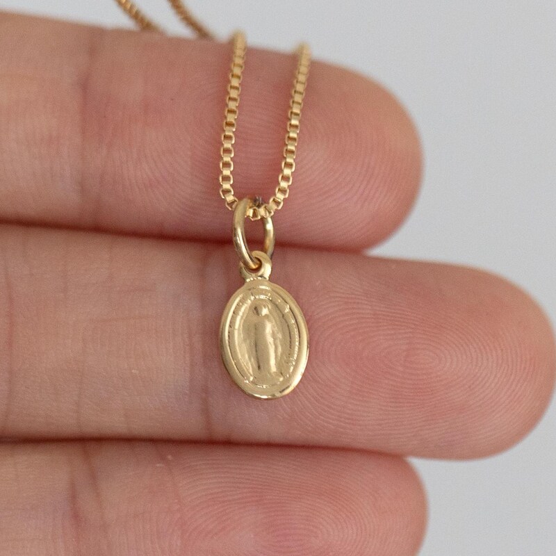 Vintage Box Chain Medal - Etsy UK