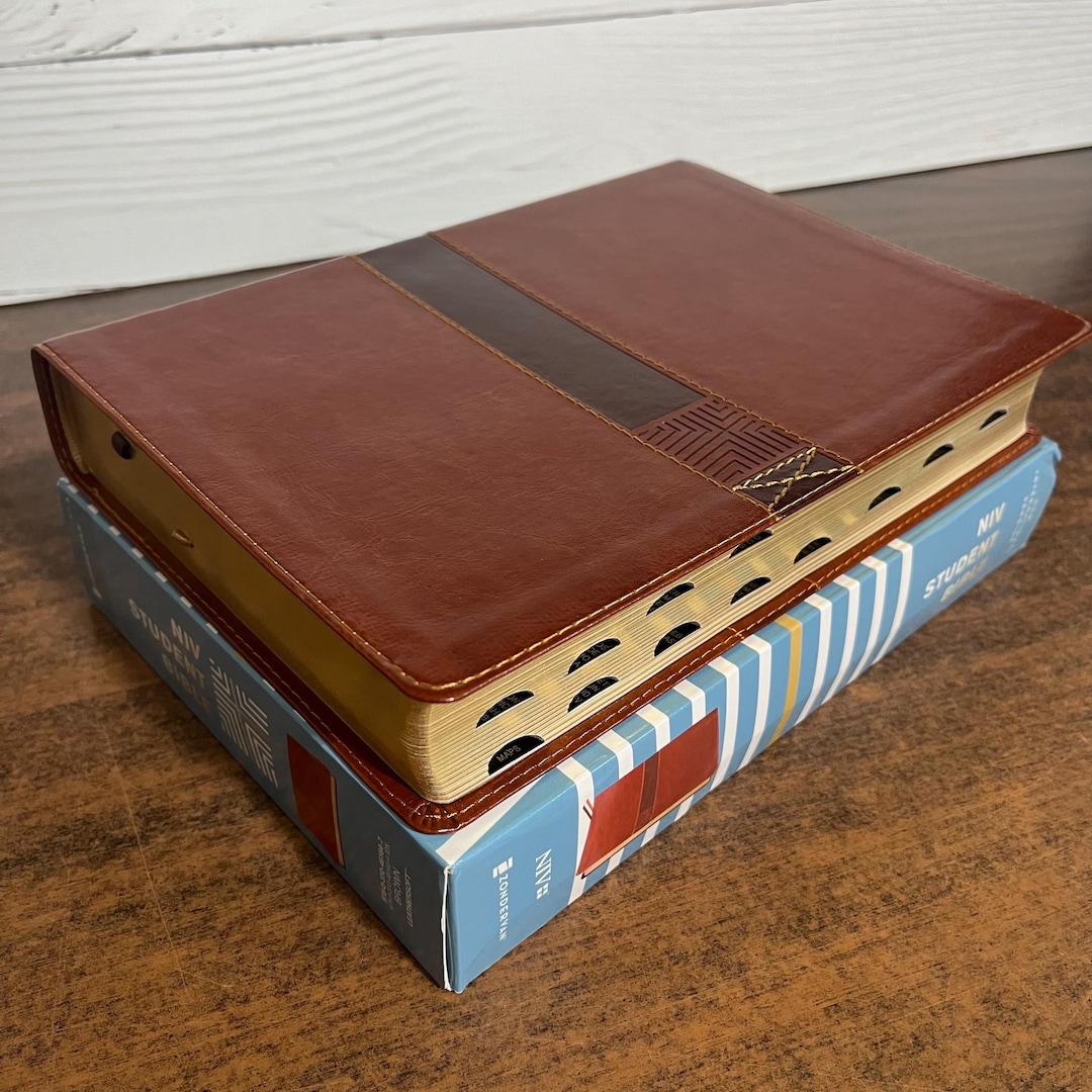 Personalized NIV Student Study Bible Thumb Indexed - Brown Leathersoft ...