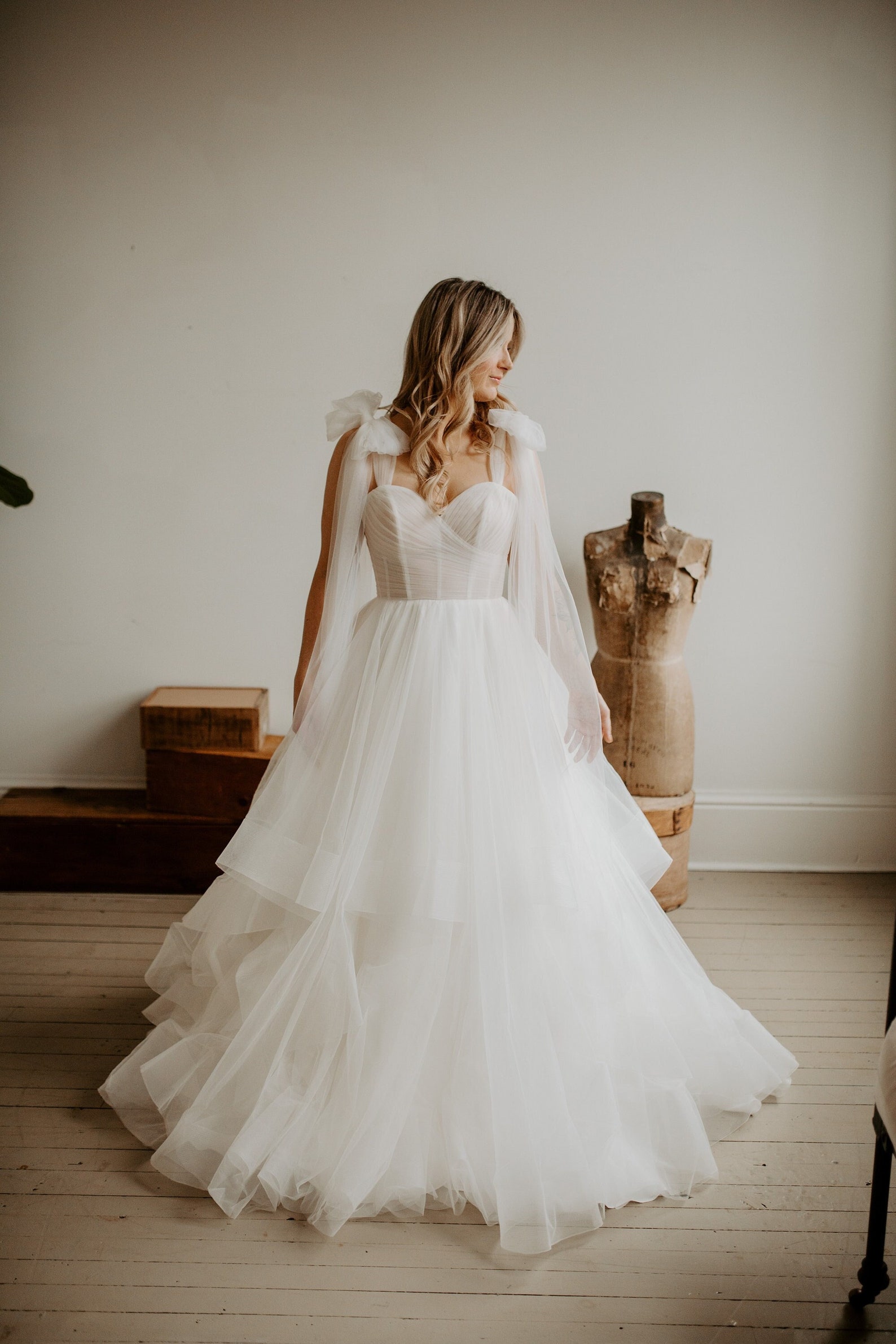 Soft Bow Wings Veil Mid Length Wedding Bridal Veil Plain Simple Cut Raw ...