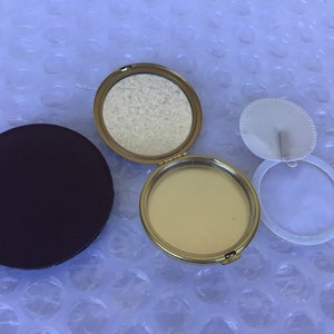 Vintage Gucci 1980s GG Makeup/Powder Compact with Faux Leather Pouch ...