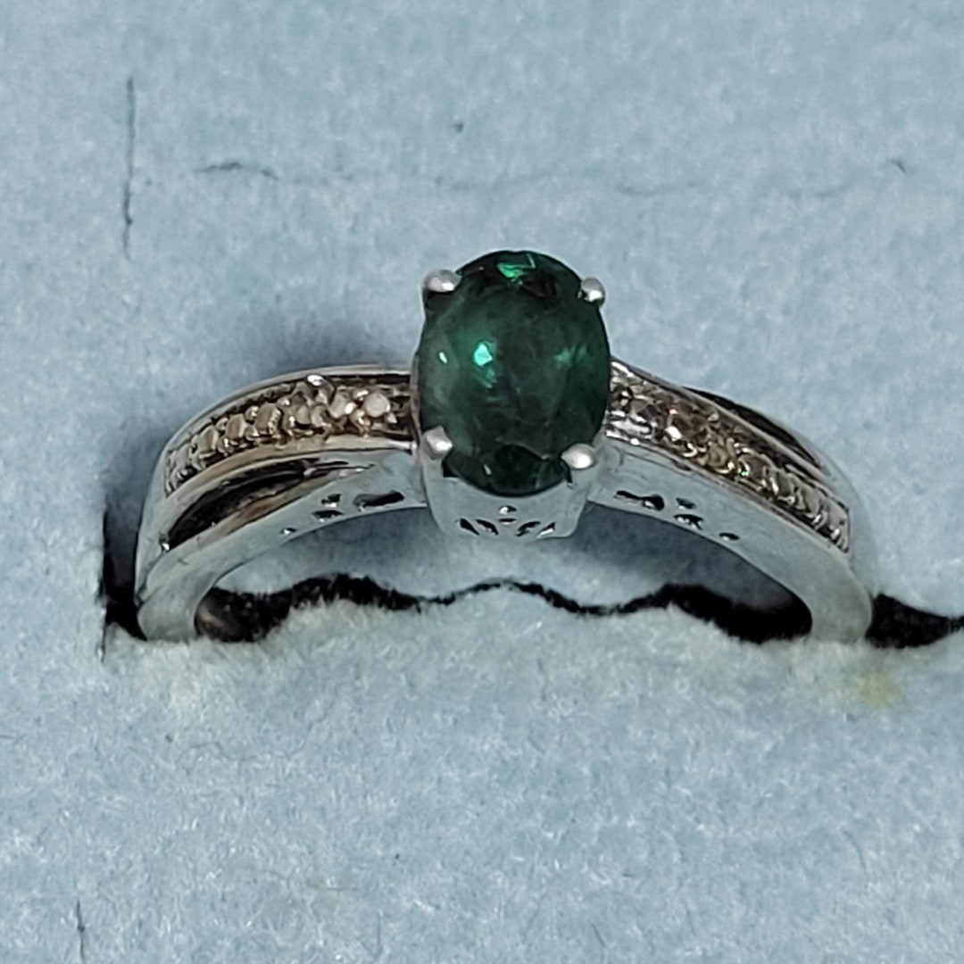 STS Emerald Green Engagement Ring, Side Diamonds, Bright Green, Bluish ...