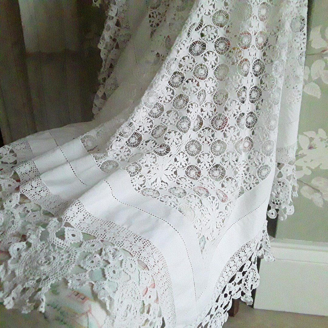 Vintage Drawn Thread Work Tablecloth With Hand Crocheted Trim. - Etsy