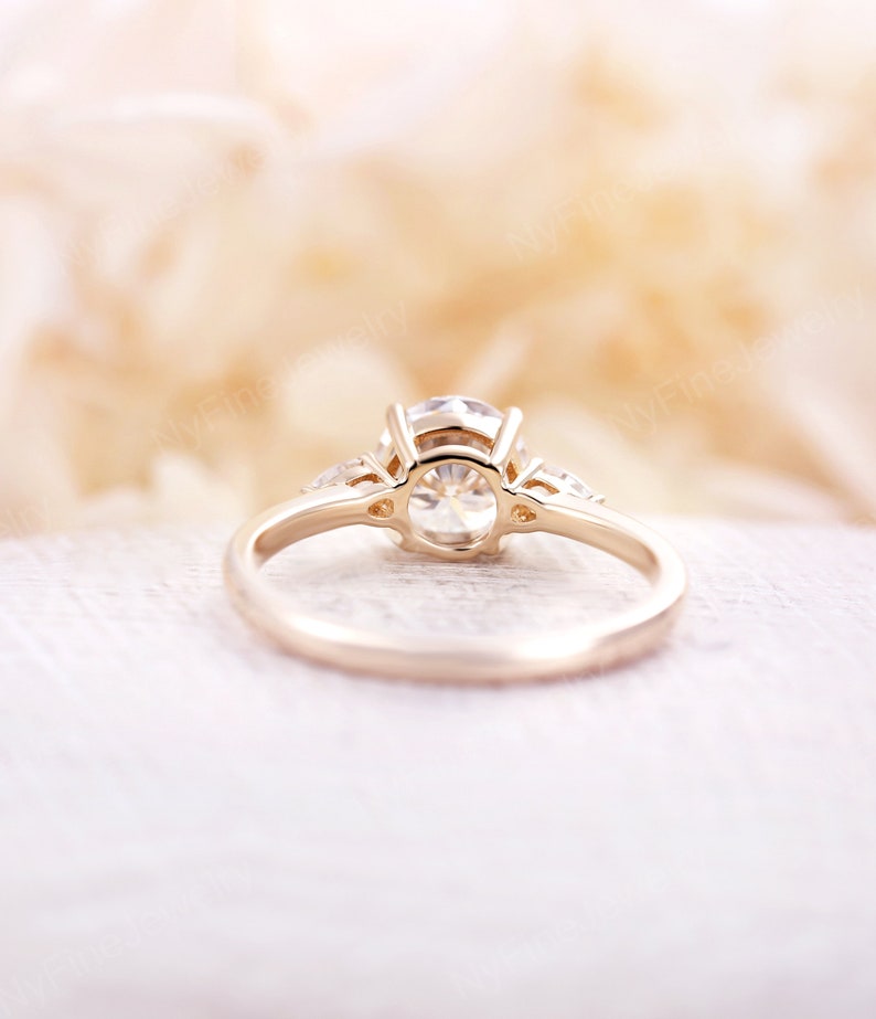 Round Cut Moissanite Engagement Ring Vintage Ring Yellow Gold | Etsy