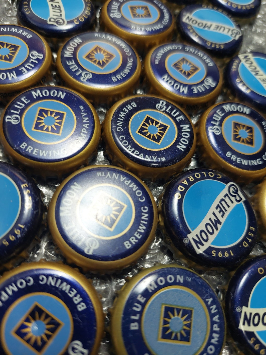 Lot of 25 Blue Moon Mixed Styles Beer Bottle Caps Slightly IMPERFECT ...