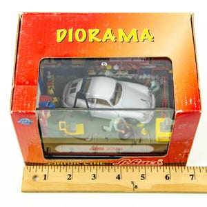 Schuco 1/43 Porsche 356 White Service Shop Diorama Mechanic Workstation ...