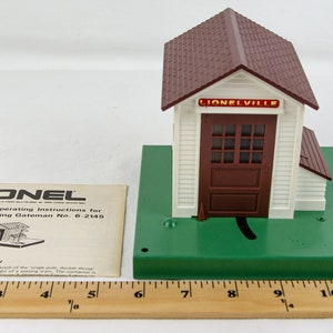 Lionel 1:48 O Scale Automatic Railroad Gateman Model Train Accessory 6 ...
