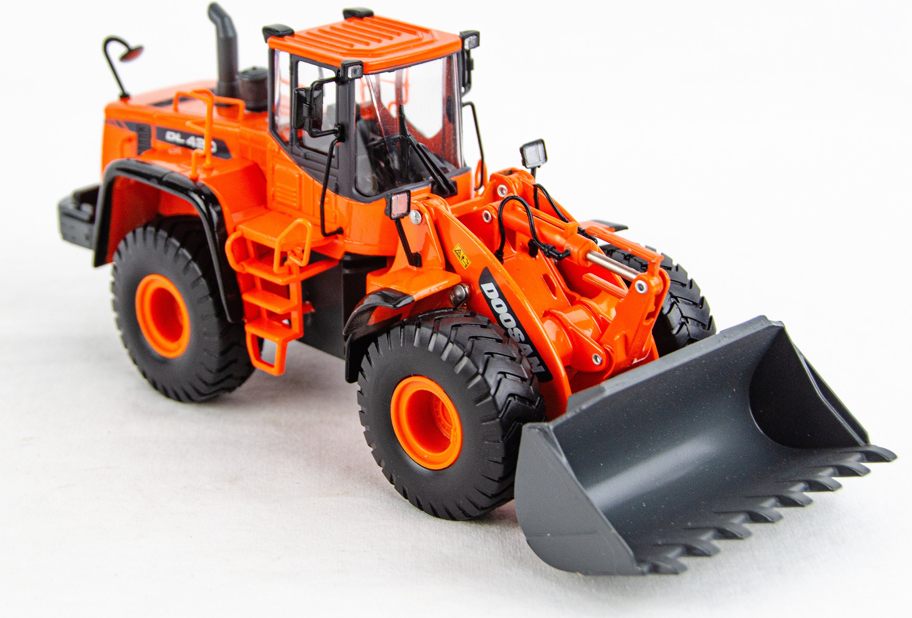 Doosan 1:40 Scale DL 420 Wheel Loader Truck Diecast Model - Etsy