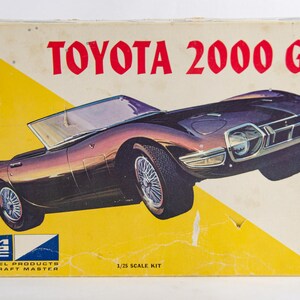 Vintage MPC 1:25 Scale Toyota 2000 GT Plastic Model Car Building Kit ...