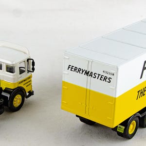 Corgi Classics Ferrymasters AEC Box Tractor Trailer 1:50 Diecast Model ...