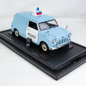 Kyosho 1:18 Scale Mini Van Police Diecast Model Car 08193B - Etsy