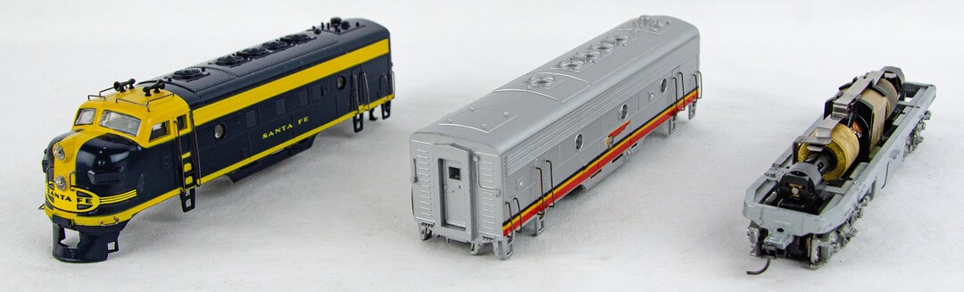 1:87 HO Scale Santa Fe Railroad F7 A & B Locomotive/car Bodies W/ Drive ...