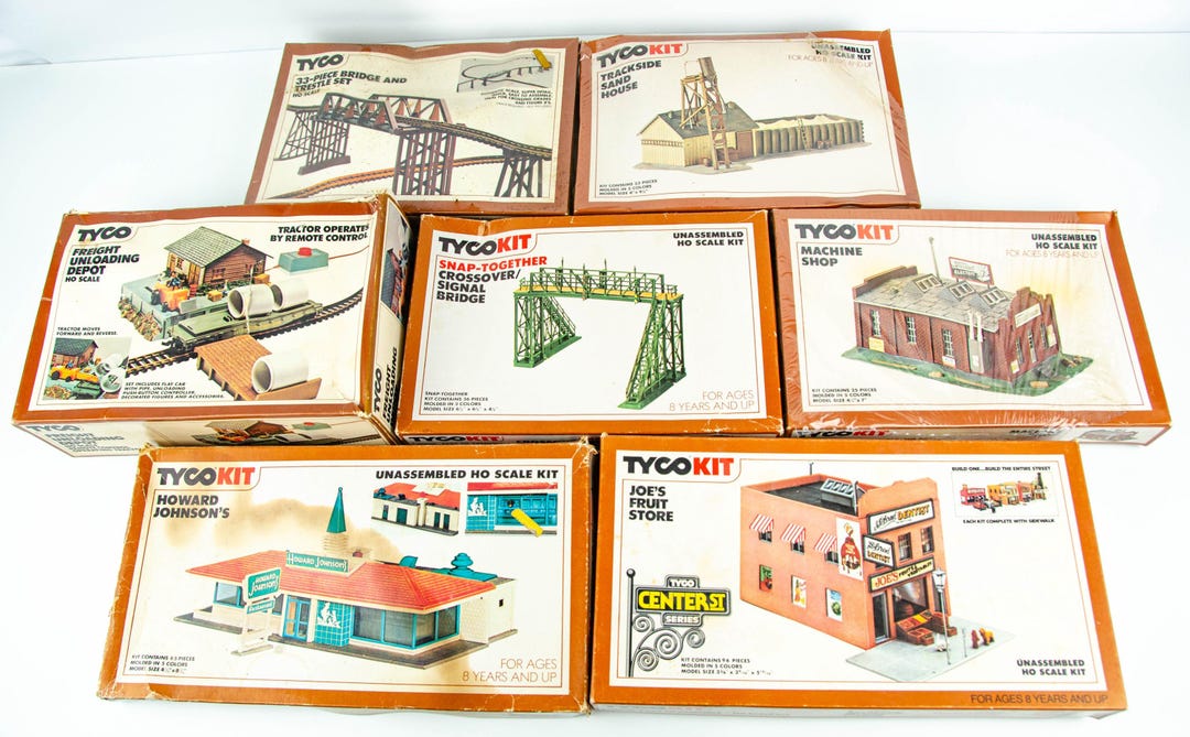 Tyco HO Scale Buildings Lot Howard Johnson's Crossover/signal Bridge ...