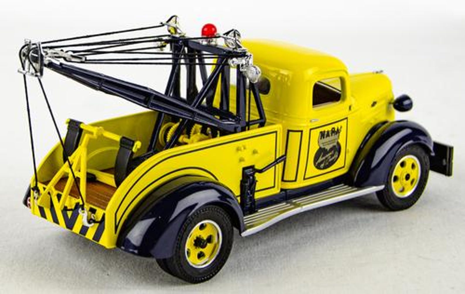 First Gear Diamond T & Chevrolet NAPA 75th 1:34 Scale Diecast Tow Truck ...