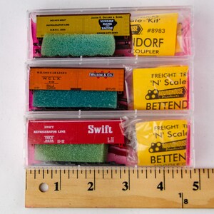 Assorted Roundhouse Meat Reefer 1:160 N Scale Model Train Freight Car ...