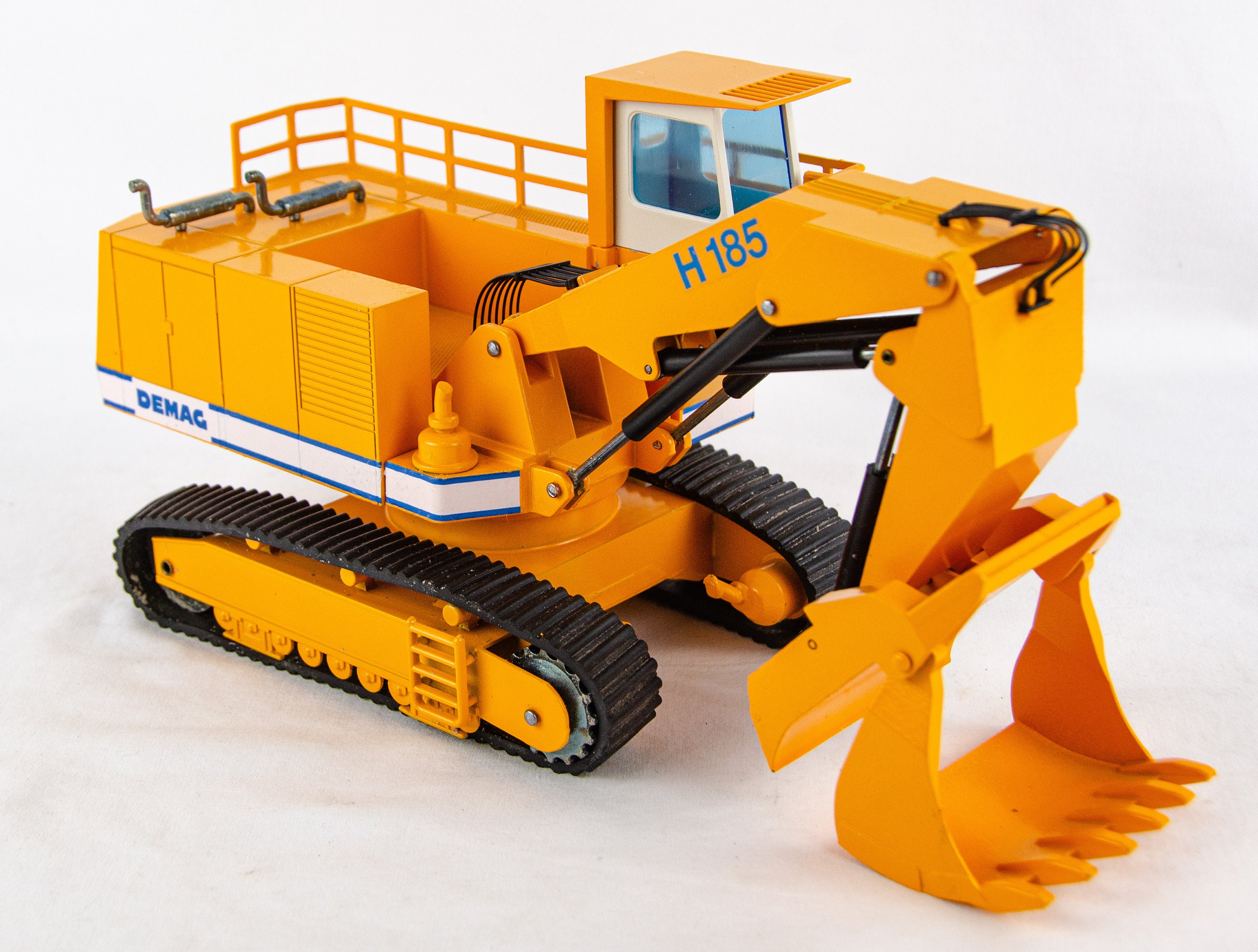 NZG 1:50 Scale Demag H185 Hydraulic Excavator Diecast Model - Etsy